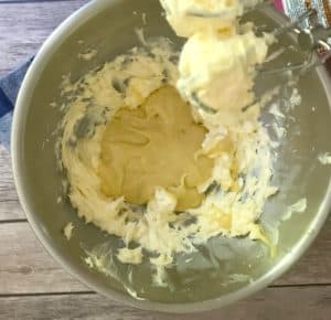 How To Make German Buttercream (Custard Frosting)