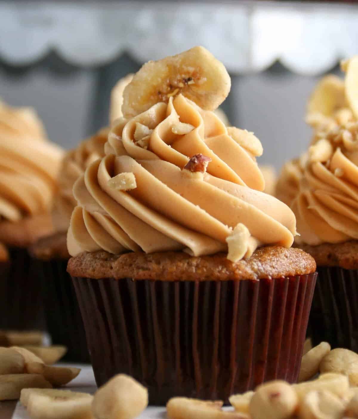 How To Swirl Icing On A Cupcake - Boston Girl Bakes