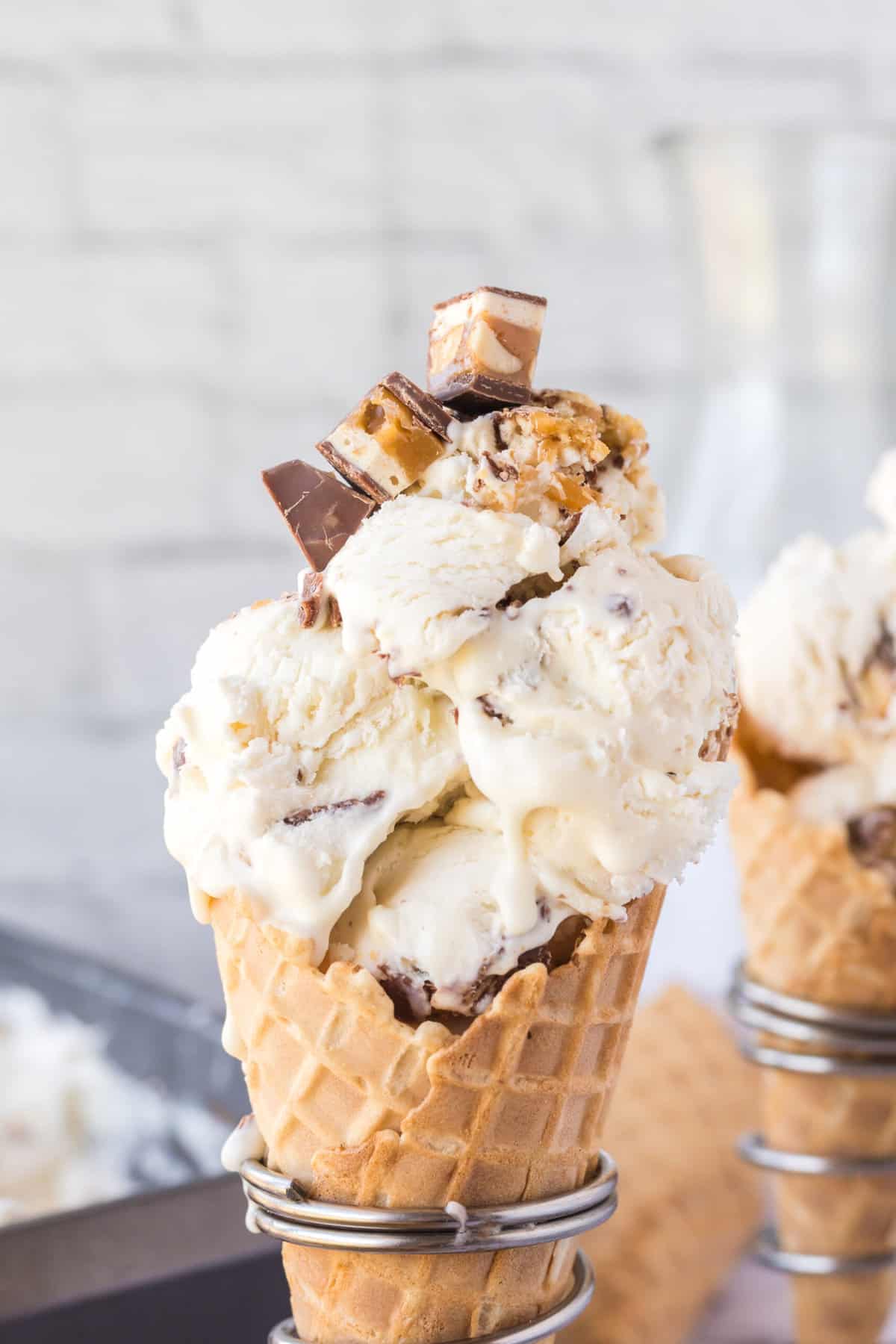 Easy Cinnamon Whipped Cream (Just 4 Ingredients!)