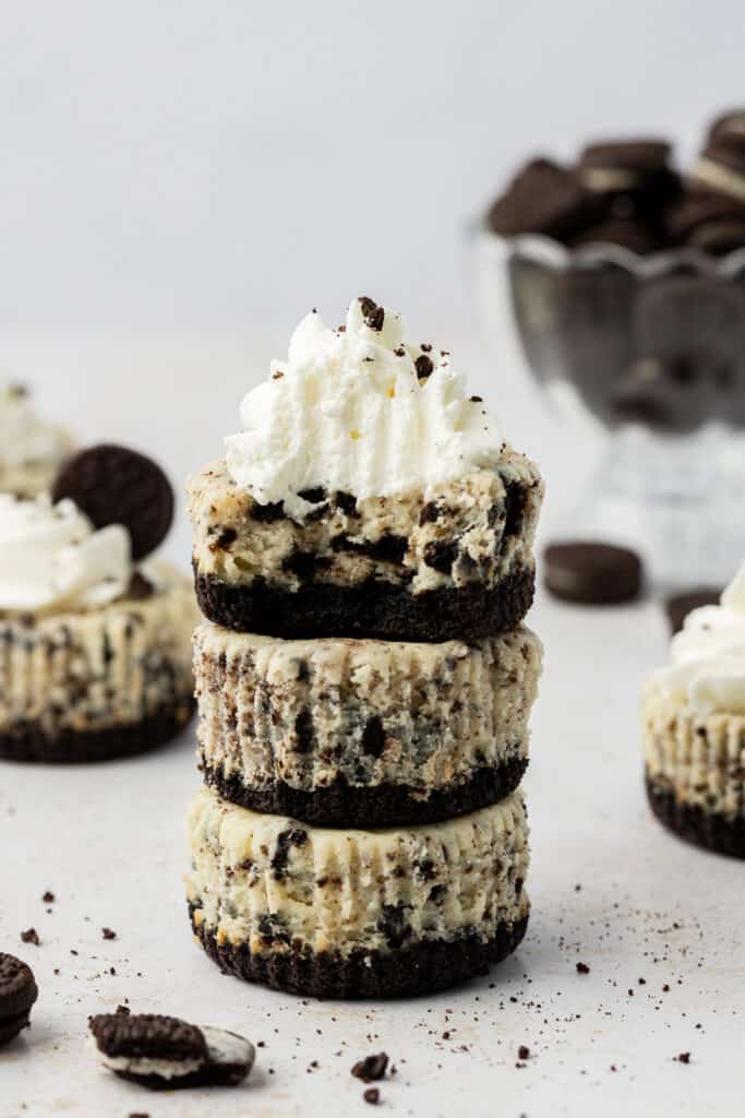 Easy Oreo Mini Cheesecakes Recipe (With Oreo Crust)