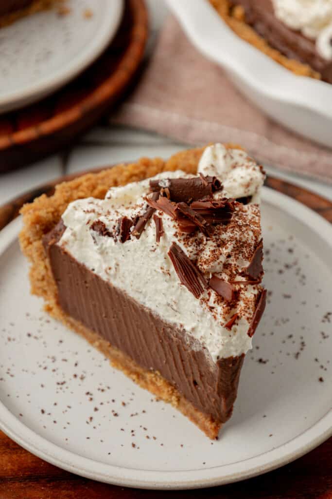 Homemade Chocolate Pudding Pie (Easy No Bake Recipe!)