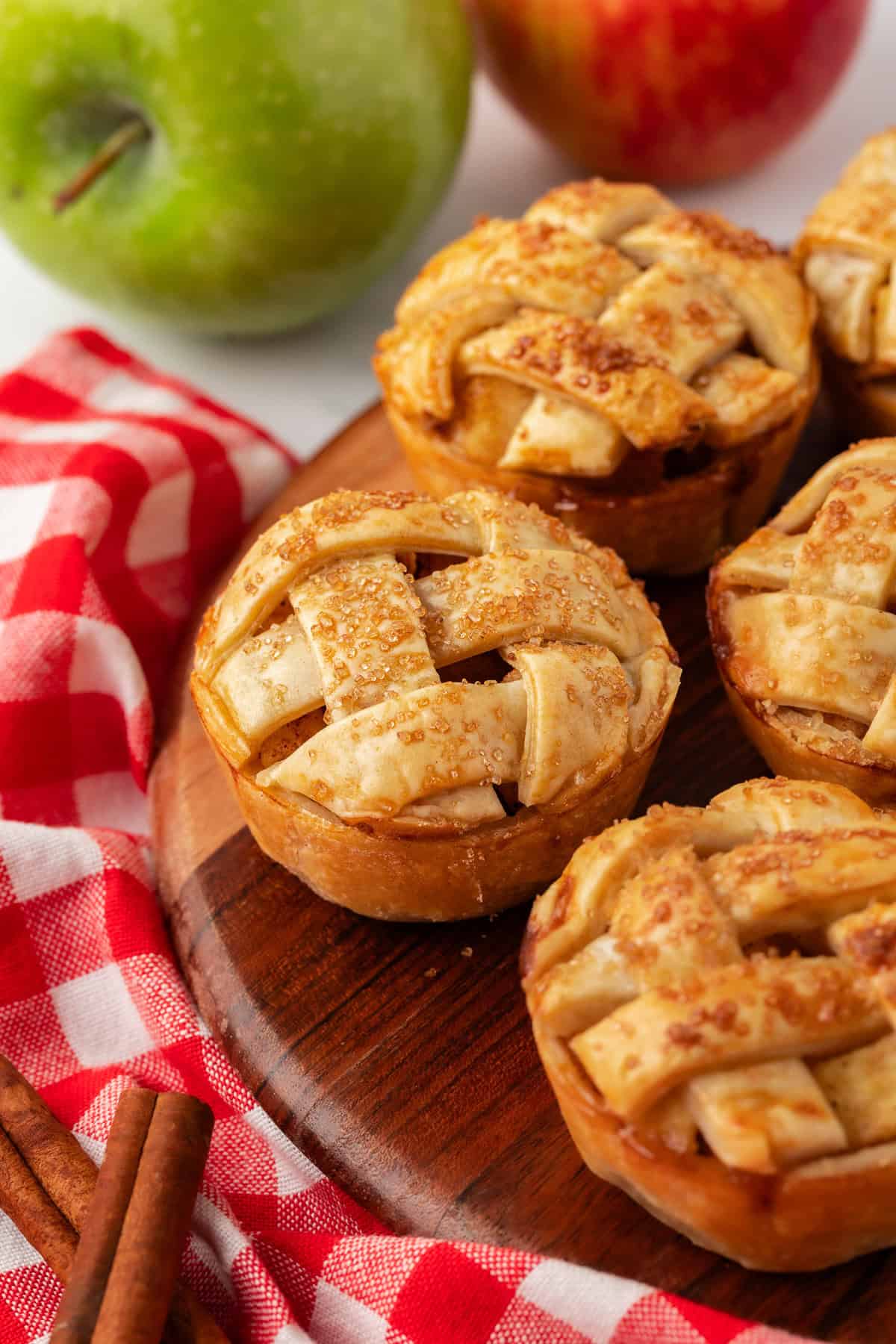Easy Mini Apple Pies Recipe (Baked In A Muffin Tin!)