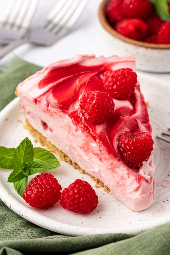 Easy No Bake Raspberry Cheesecake Recipe