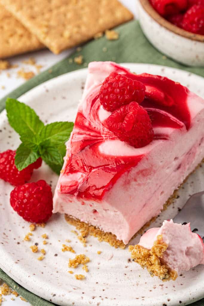 Easy No Bake Raspberry Cheesecake Recipe
