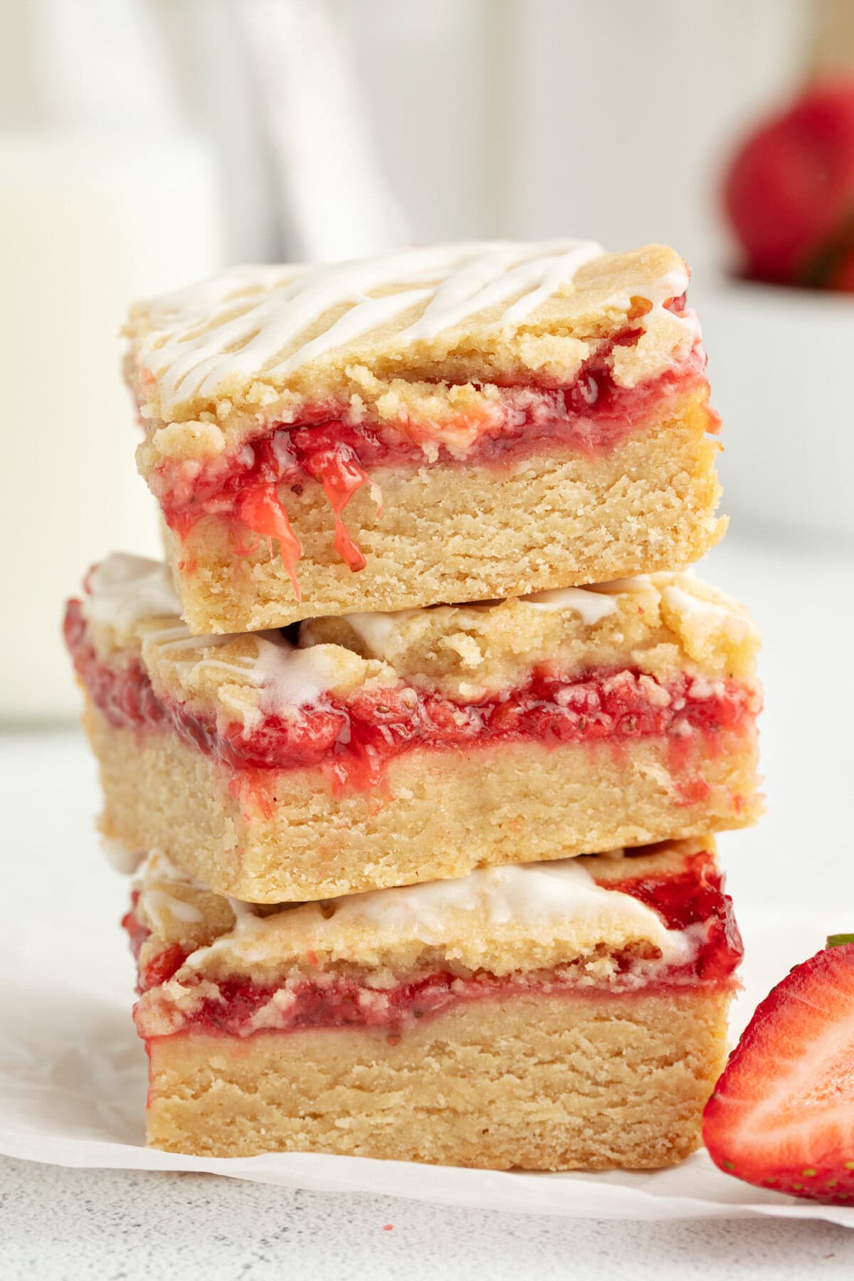 Easy Strawberry Bars Recipe (with crumble topping)