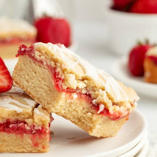 Easy Strawberry Bars Recipe (with crumble topping)
