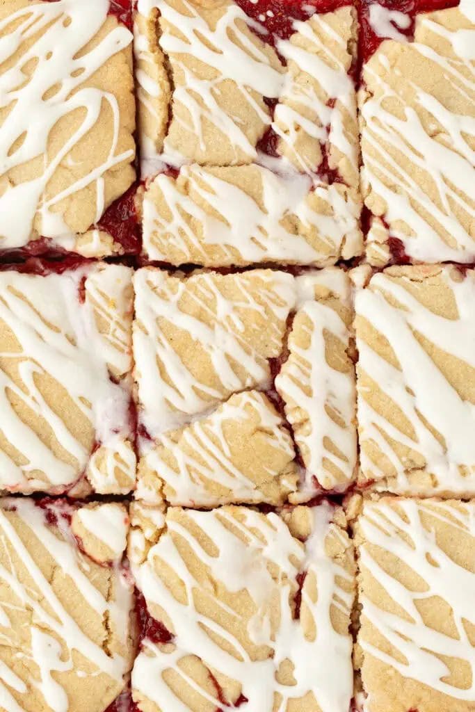 Easy Strawberry Bars Recipe (with crumble topping)