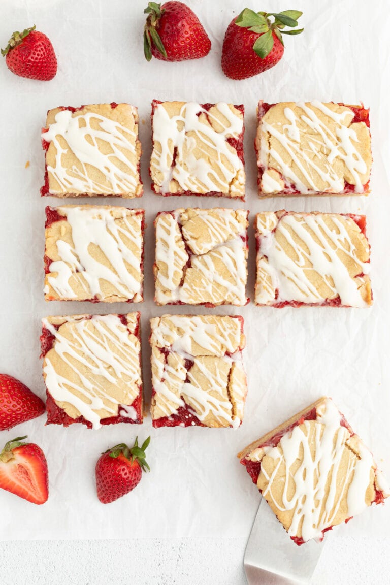 Easy Strawberry Bars Recipe (with crumble topping)
